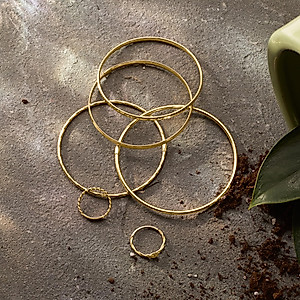 Canaria Italian 10kt Yellow Gold Bangle Bracelet. 7 inches