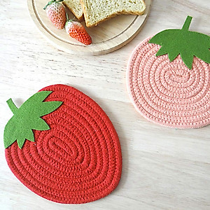 Hemoton 2 pcs Pot Holders Cloth Trivets Strawberry Shaped Cotton Thread Kitchen Table Mats Hot Pads Heat Resistant Coasters for Cooking Baking Table Decorations