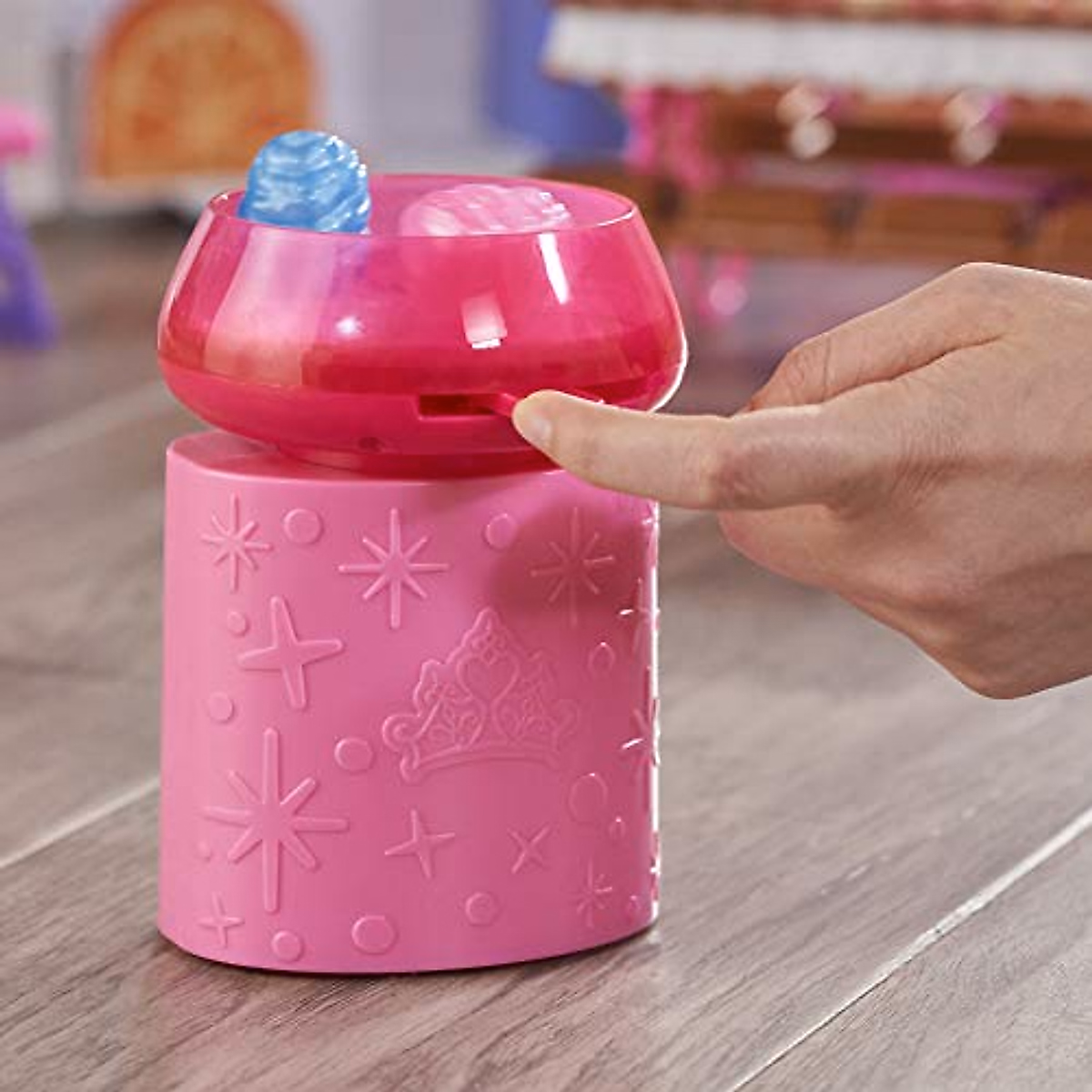 Disney Princess Comfy Squad Sweet Treats Truck, Playset with 16 Accessories, Pretend Ice Cream Shop, Toy for Girls 5 Years Old and Up