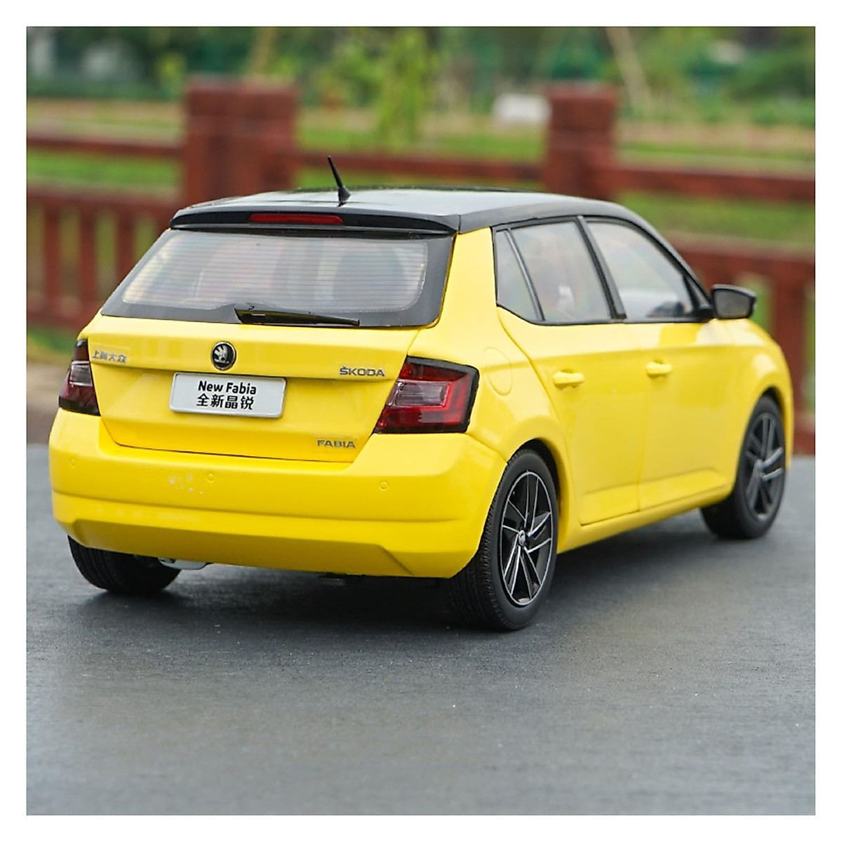 Alloy Resin Car Vehicle Model 1 18 Fit for Skoda Fabia Vehicle Metal Scale Alloy Diecast Car Model Static Toy Fit for Collectible Gift Display Festive Deluxe Gift (Color : C)