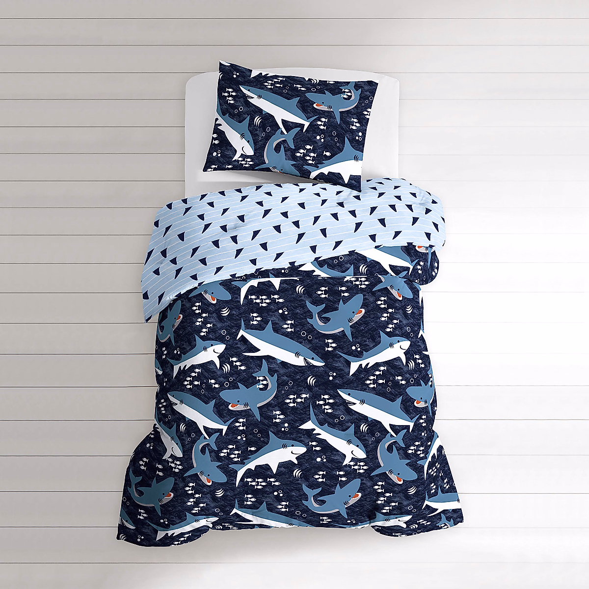 dream FACTORY Sharks Boys Twin Size Boys Bedding Set Cotton Kids Comforter Set with Sham, 2 Piece, Twin, Navy