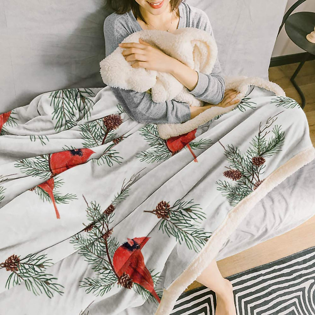 Yunnist-Store Cozy Sherpa Fleece Throw Blanket Cardinal Birds with Pine Cones Leaves Super Soft Plush Microfiber Throws, Christmas Warm Fuzzy Blankets for Bed Sofa Couch Decor