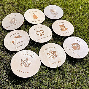 Zenkeeper 9 Pcs Baby Milestone Plaques Milestone Discs Wooden Milestone Cards Laser Cut and Engraved, Holiday Milestone Plaques Signs for Baby