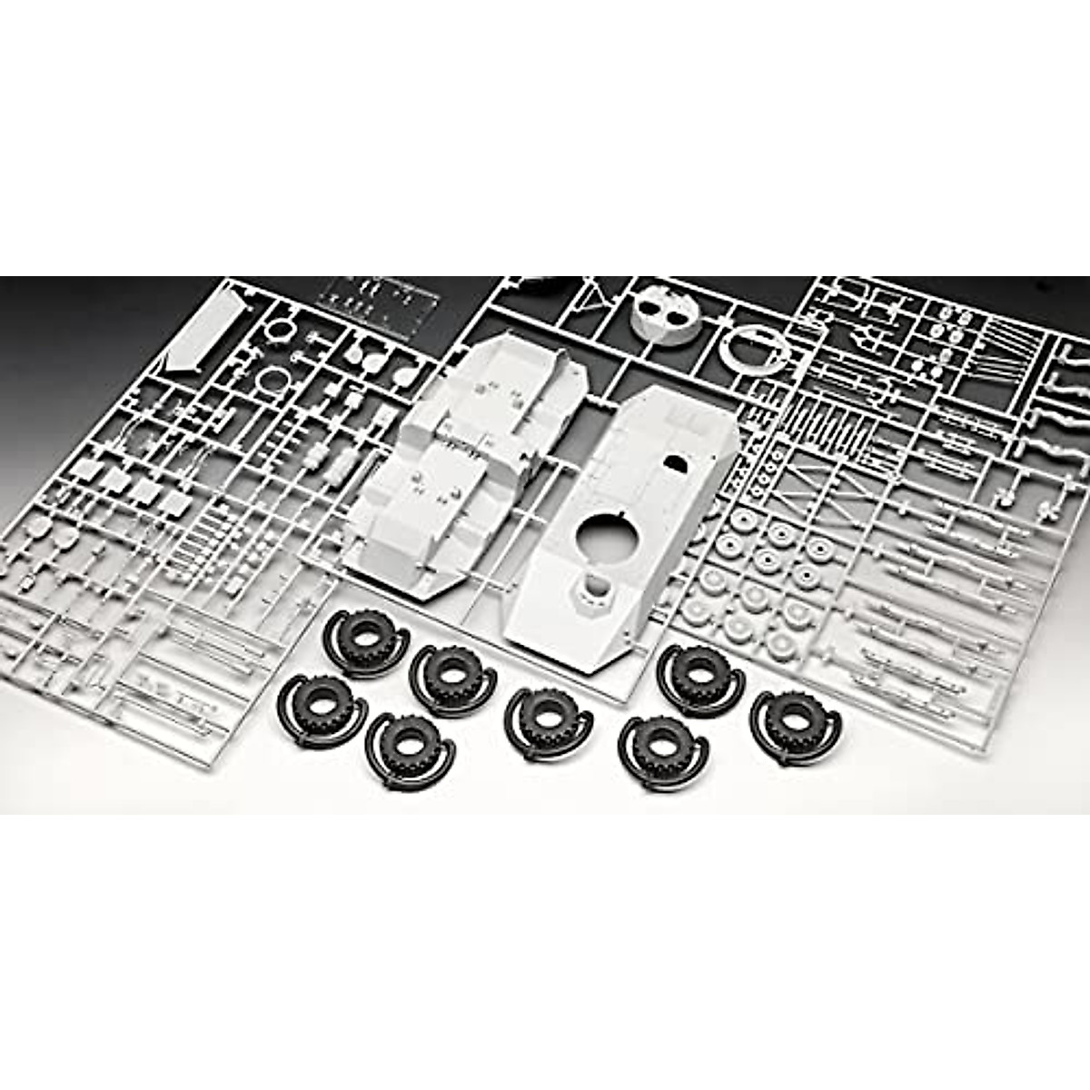 Revell RV03321 03321 SpPz2 Luchs Tank Plastic Model kit 1:32 Scale & 3D Puzzle Diorama, Unpainted