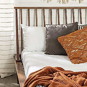 HOME ACCENT FURNISHINGS Queen Modern Wood Spindle Bed - Walnut