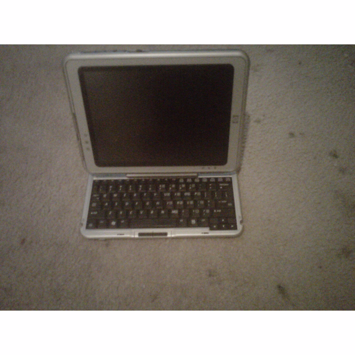 HP Compaq Tablet PC TC1100 - Pentium M 1 GHz ULV - RAM 512 MB - HDD 40 GB - GF4 420 Go - WLAN : 802.11b - Win XP Tablet PC - 10.4" TFT 1024 x 768 ( XGA )