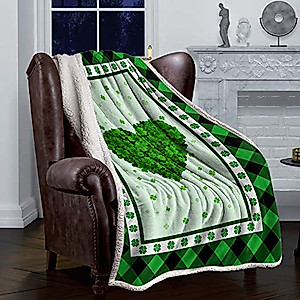 Green Shamrock Leaves Love Heart Sherpa Flannel Throw Blankets Thick Reversible Plush Fleece Blanket for Bed Couch Sofa Decor Irish Saint Patrick's Day Ultra Soft Comfy Warm Fuzzy TV Blanket 39x49in