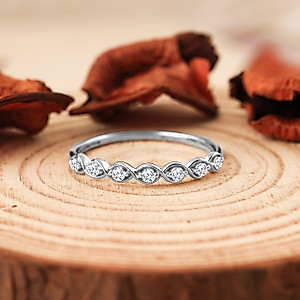 Elmas 1/10ct Round White Diamond 10K White Gold Twisted Band Ring for Women