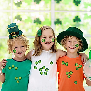 Whaline 1000Pcs St. Patrick's Day Stickers Green Shamrock Shape Stickers in Roll 1.5Inch Clover with Assorted Expressions Label Self-Adhesive Stickers for Irish Party Seals Cards Envelopes, 8 Design