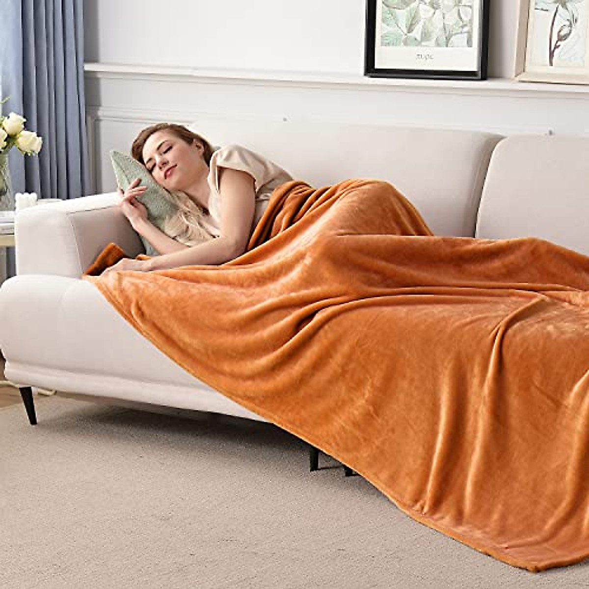 SOCHOW Flannel Fleece Blanket Twin Size, All Season Lightweight Super Soft Cozy Blanket for Bed or Couch, Orange