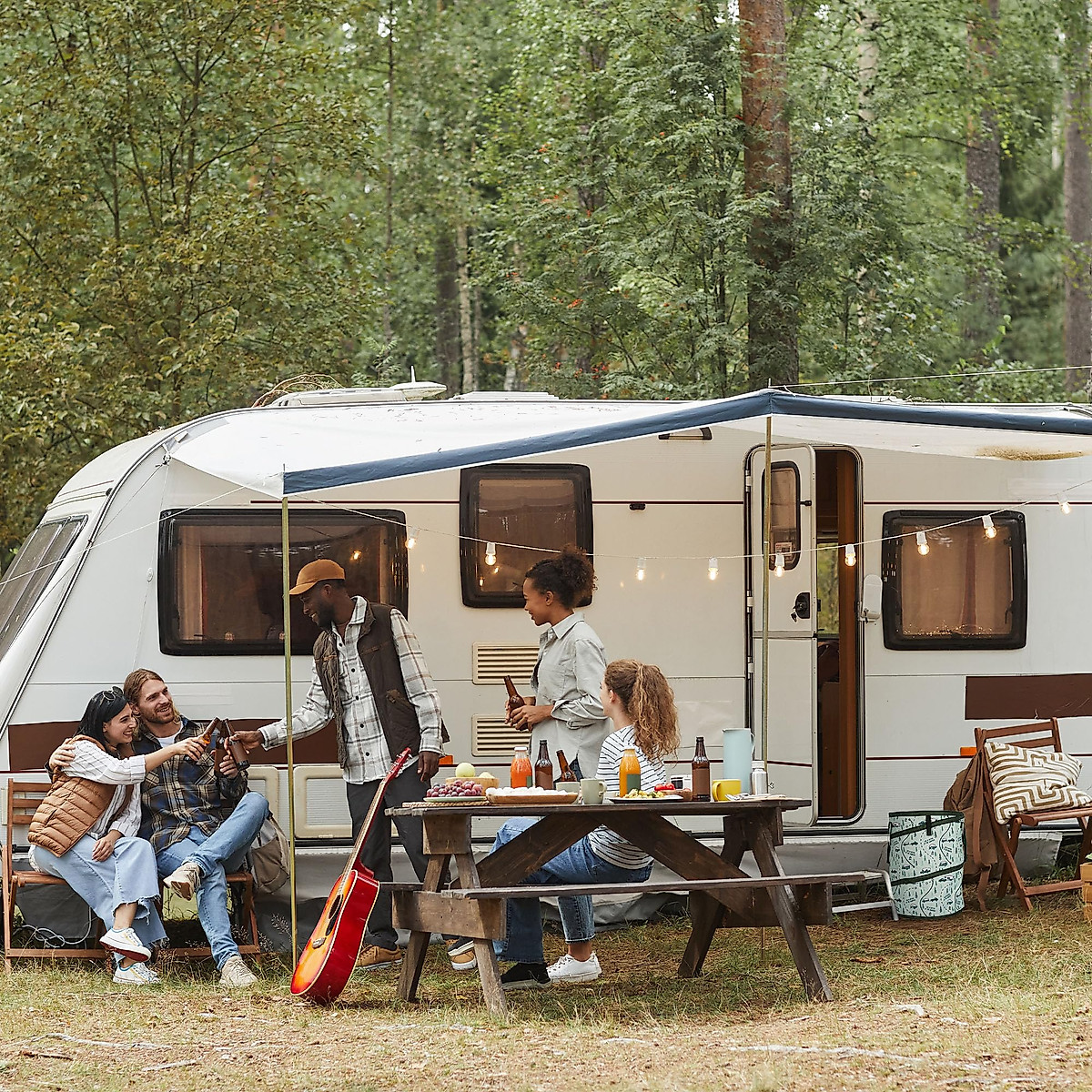 Camco Pop-Up Utility Container | Features Heavy Duty Liner & Zipper Close Lid | Holds 30-Gallon Kitchen-Size Trash Bags | Stands 2-Ft Tall & Collapses for RV Storage and Organization (42996)