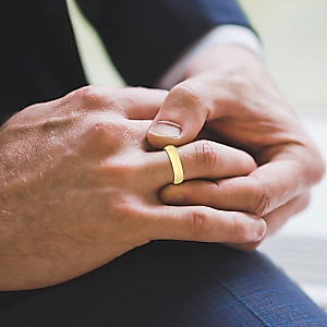 SZUL 4mm Domed Wedding Band in 10K Yellow Gold