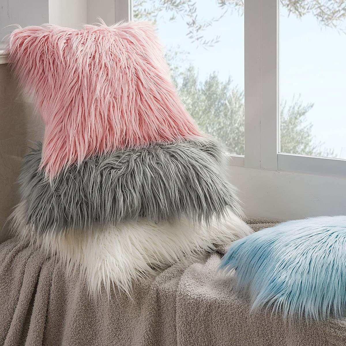 Phantoscope Faux Fur Solid Decorative Pillow Cover Fluffy Throw Pillow Mongolian Luxury Fuzzy Pillow Case Cushion Cover for Bedroom and Couch,Pink 18 x 18 Inches