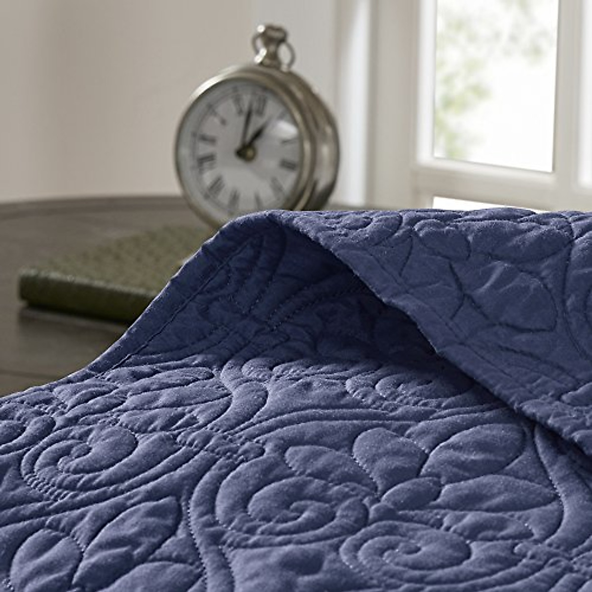 Madison Park Quebec Reversible Quilt Set Damask Design, Double Sided Stitching All Season, Lightweight Bedspread Bedding Set, Matching Sham, Navy, King(120"x118") 3 Piece