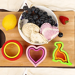 Sandwich Cutter and Sealer Set, 3 Pcs Bread Decruster Sandwich Mold Dinosaur Heart and Circle Shapes Pancake Maker DIY Sandwich Cutters for Kids Boys