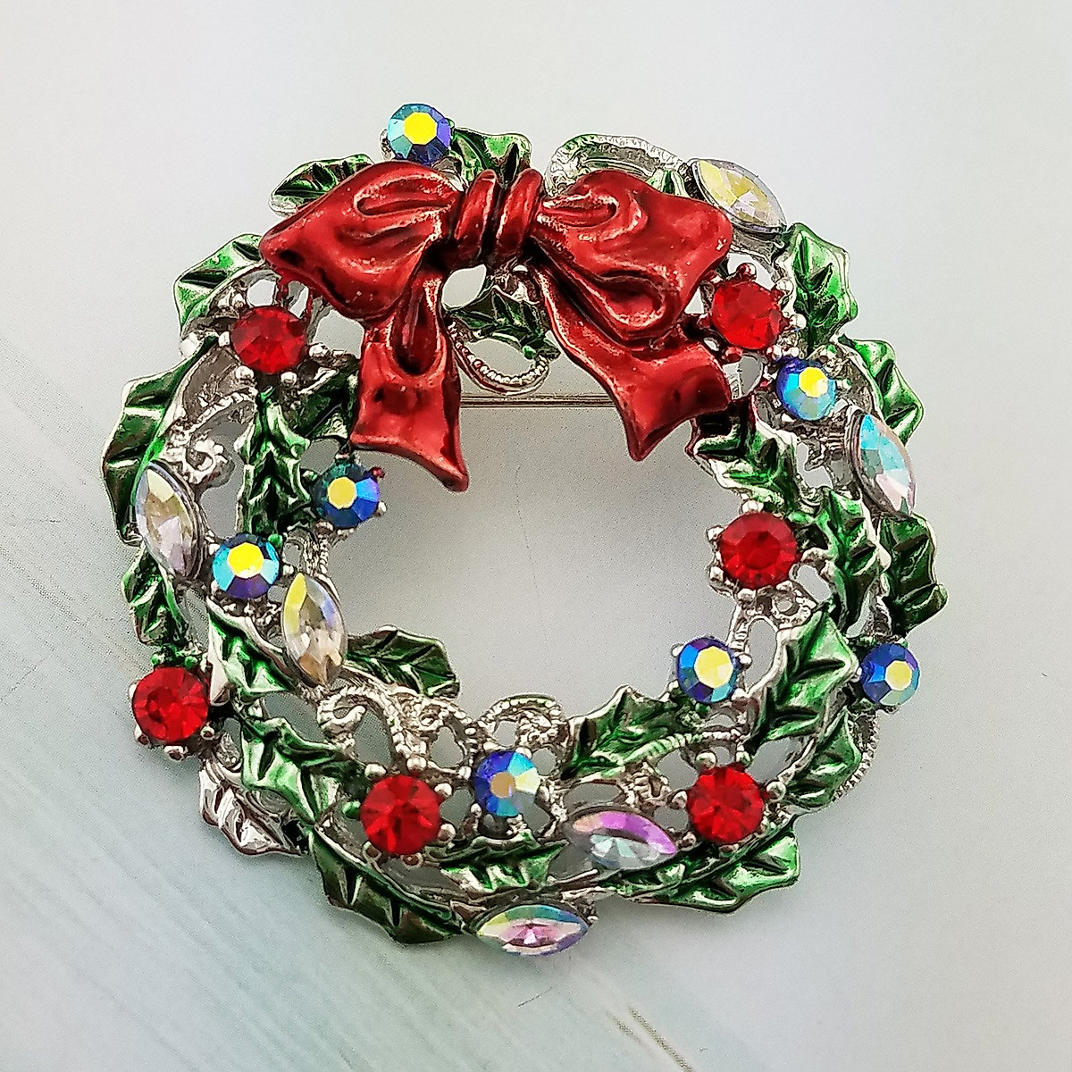 SELOVO Silver Tone Wreath Green Red Austrian Crystal Round Brooch Pin