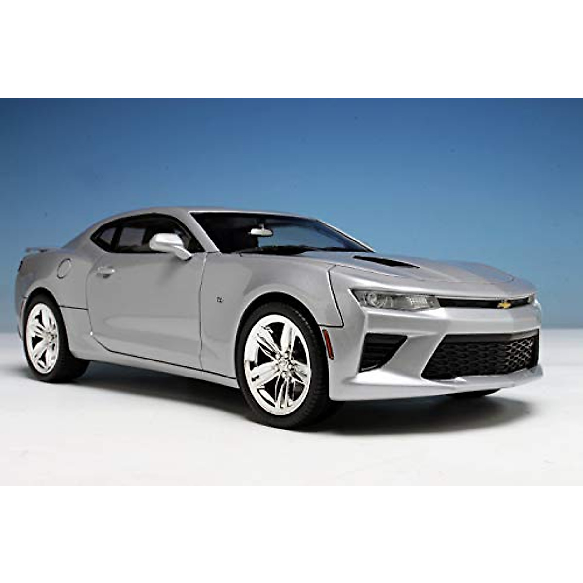 AMT AMT982 1:25 Scale 2016 Chevy Camaro SS Model Kit
