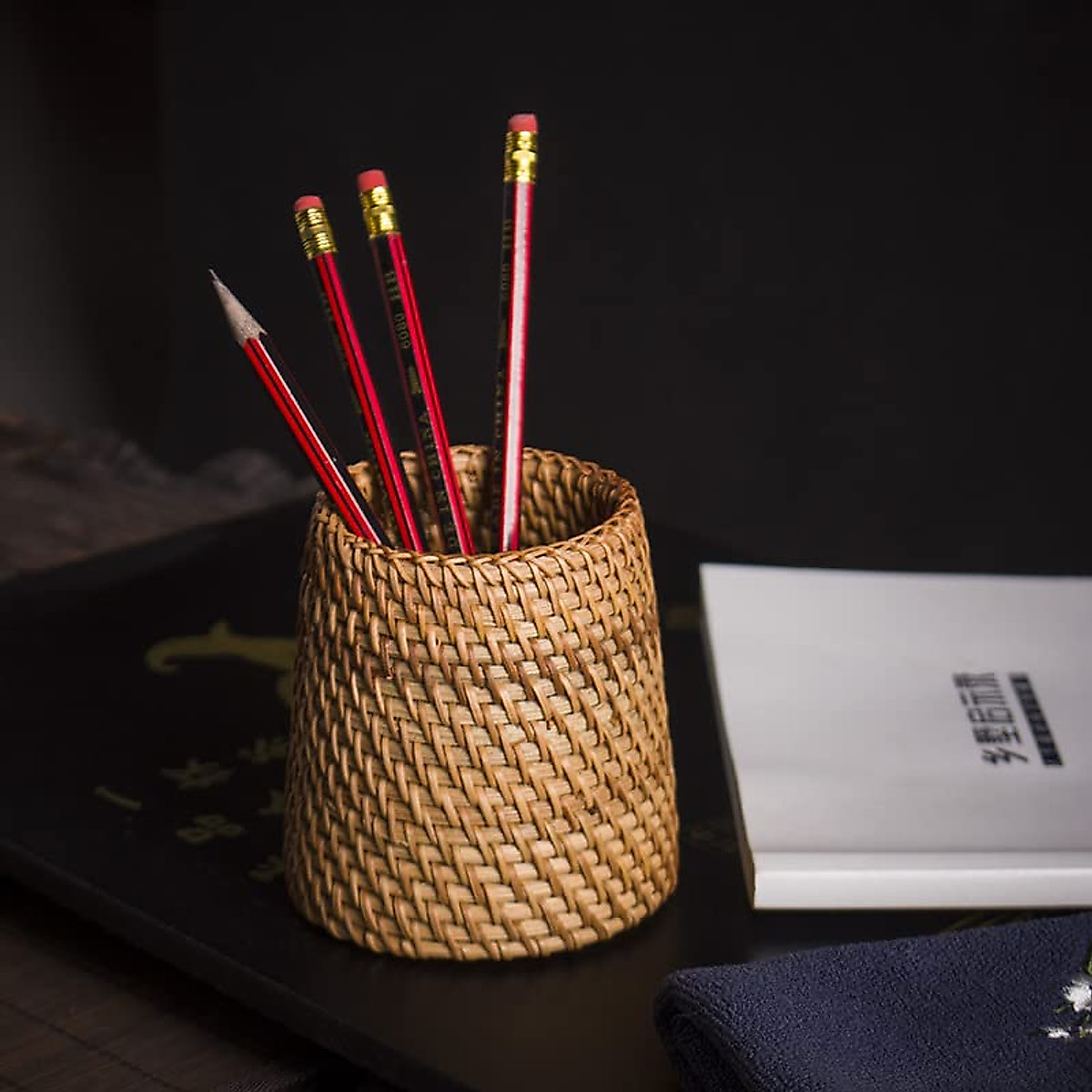 Elsjoy Set of 2 Wicker Pencil Holder, Natural Woven Rattan Makeup Brush Holder, Handmade Office Storage Cups Rustic Kitchen Utensil Caddy for Silverware Cutlery, Stationery, Cosmetics, Table Decor