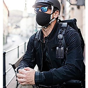 LIUGX Retractable Badge Holders, Heavy Duty Retractable Keychain, Carbon Fiber-Texture, Durable ID Card Holder (Holds 4 Cards), with 31.5” Retractable Badge Reel Key Chain, 10,000+ Rebound