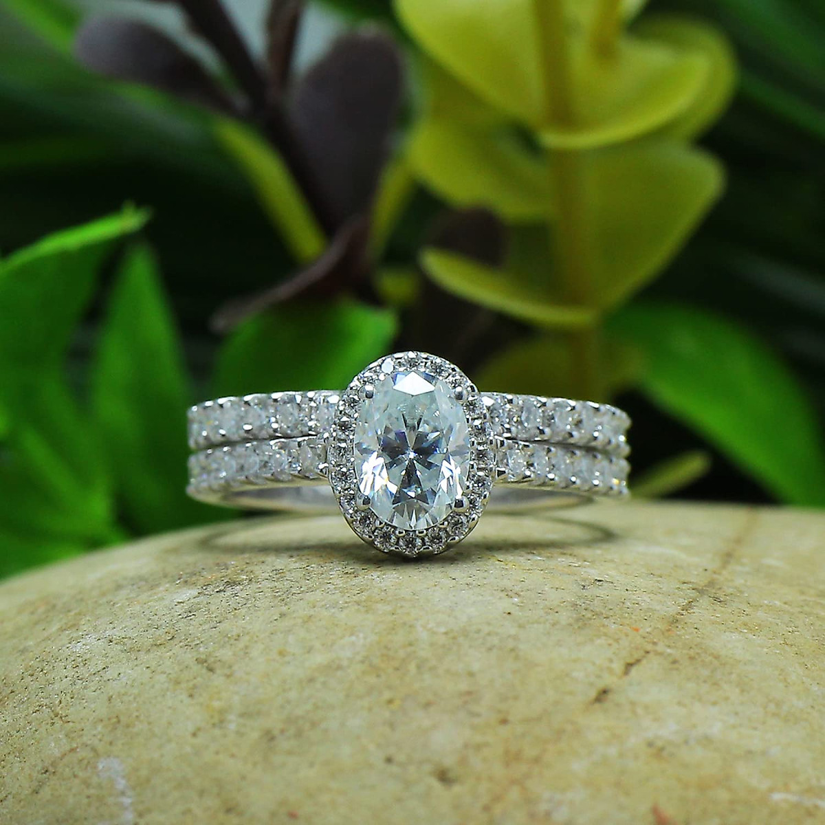 Wishrocks 1.5CT 925 Sterling Silver White Gold Plated Lab Created Moissanite Diamond Halo Bridal Ring Sets Oval Cut Moissanite Engagement Ring Wedding Band for Women (VVS1 Clarity, 1.50Cttw)