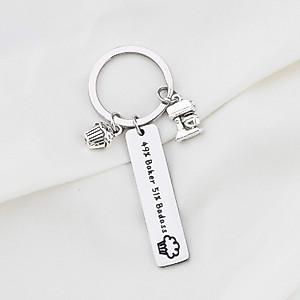WSNANG Funny Baker Gift 49% Baker 51% Badass Keychain Cupcake Charm Jewelry Pastry Chef Gift Culinary School Graduation Gift Bake Lover Gift (Baker keychain)
