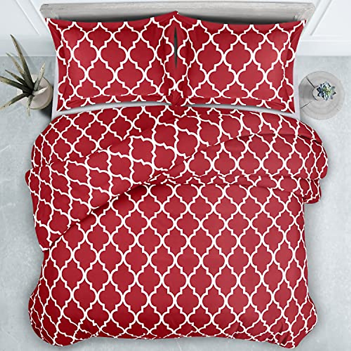 Utopia Bedding Duvet Cover Queen Size Set - 1 Duvet Cover with 2 Pillow Shams -3 Pieces Comforter Cover with Zipper Closure - Ultra Soft Brushed Microfiber, 90 X 90 Inches (Queen, Quatrefoil Burgundy)