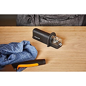 Fiskars, Knife Sharpener with Ceramic Grindstone Roll-Sharp, one Size, Black