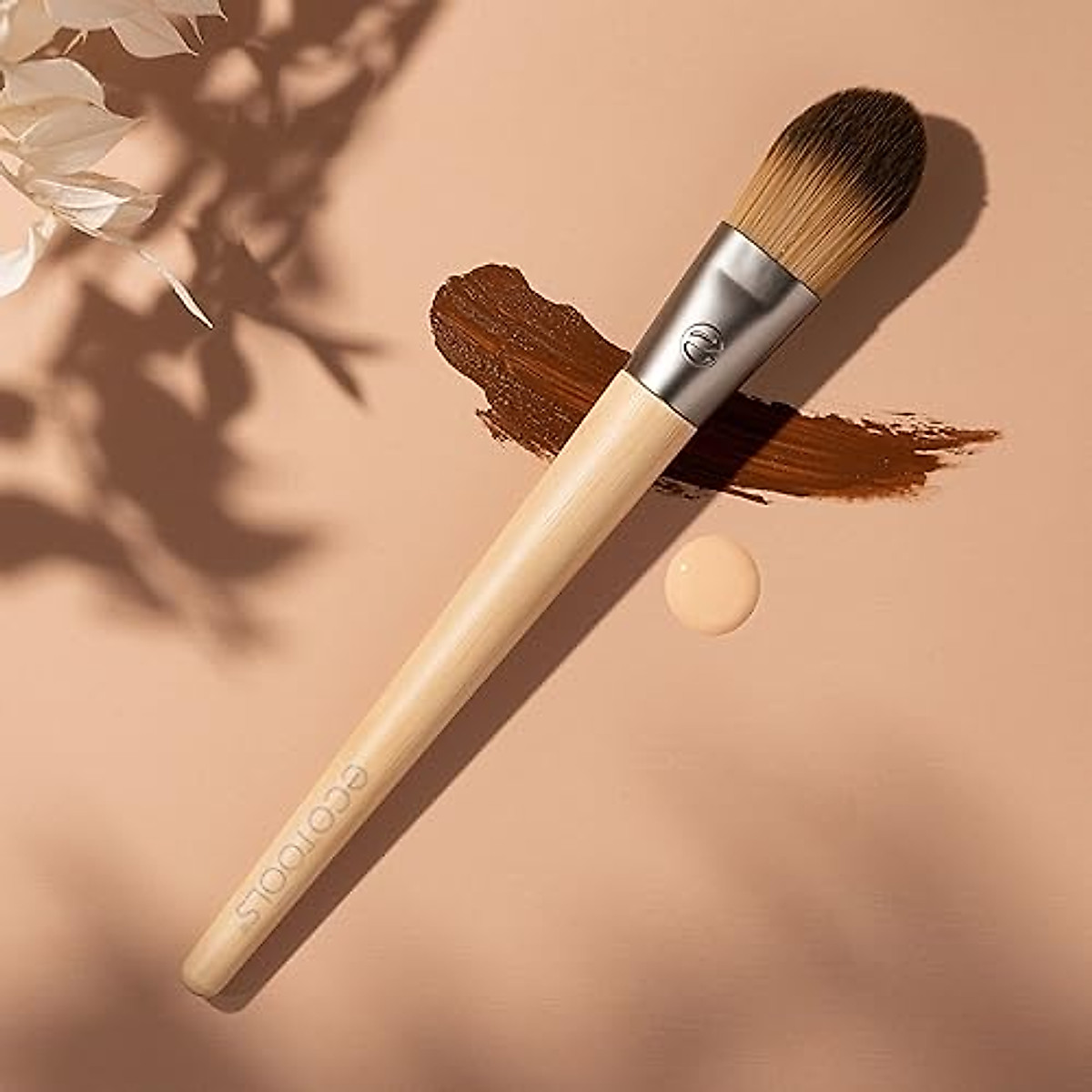 EcoTools Classic Foundation Face Brush, For Liquid, & Cream Foundation, Flat Foundation Brush, Makeup Brush For Natural Makeup, Buildable Coverage, Synthetic Bristles, Cruelty- Free, 1 Count