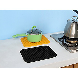 dealcase 9" x 12" Silicone Pot Holder, Trivet Mat, Baking Gadget Kitchen Table Mat, Silicone Drying Mat - Waterproof, Heat Insulation, Insulated, Non-Slip, Tableware Pad Coasters (Black - 2 Pack)