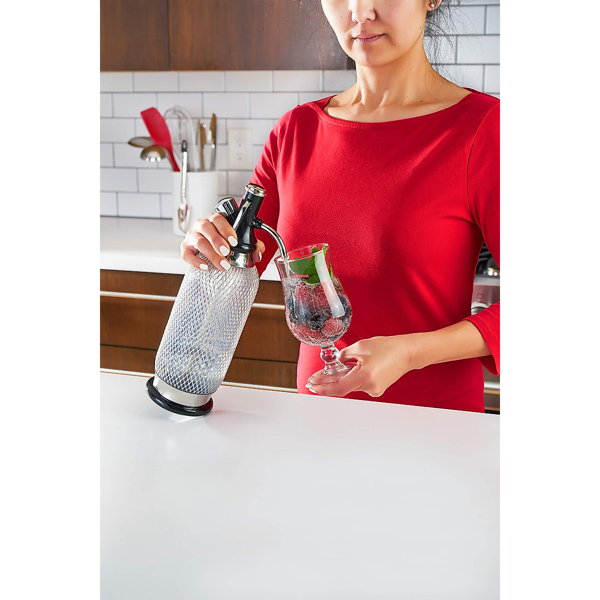 iSi North America Soda Siphon Classic Mesh Sodamaker and CO2 Soda Chargers | Make Carbonated Beverages