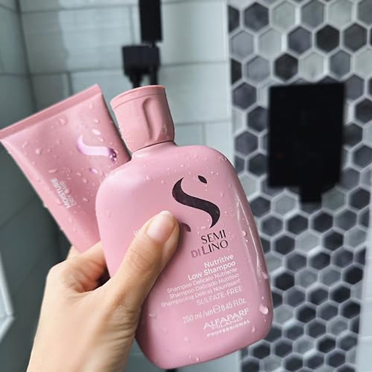 ALFAPARF MILANO Semi Di Lino Moisture Nutritive Low Shampoo - Sulfate Free Shampoo for Color Treated Hair - Moisturizing Hair Shampoo for Dry Hair - Paraben & Paraffin-Free (250 ml / 8.45 Fl. Oz)