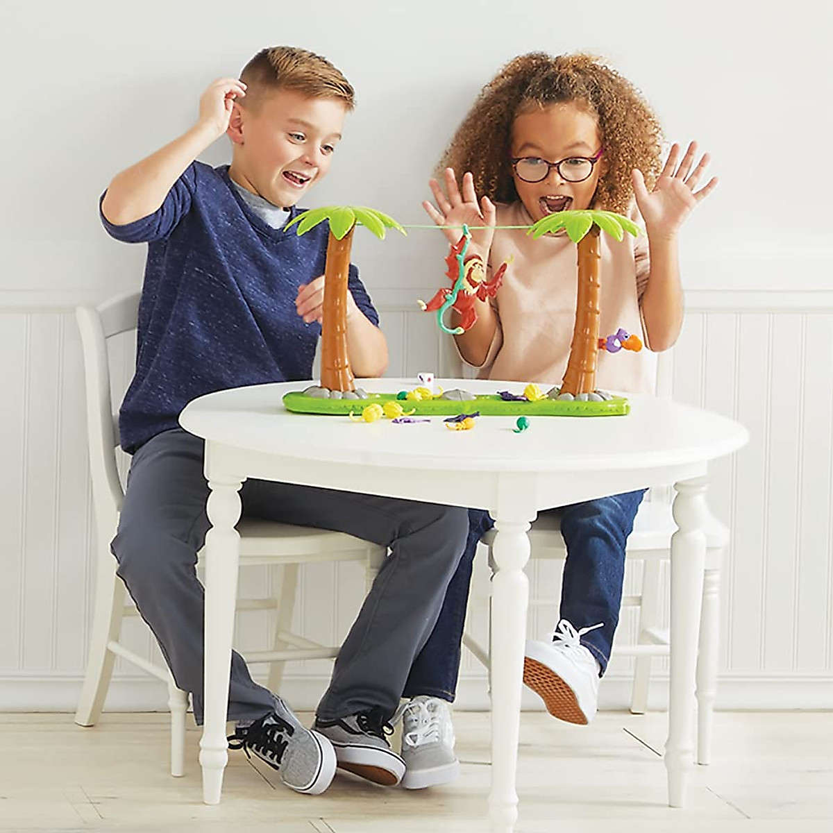 Orangutwang Kids Game - How Long Can He Hang Before He Goes Twaaang?!