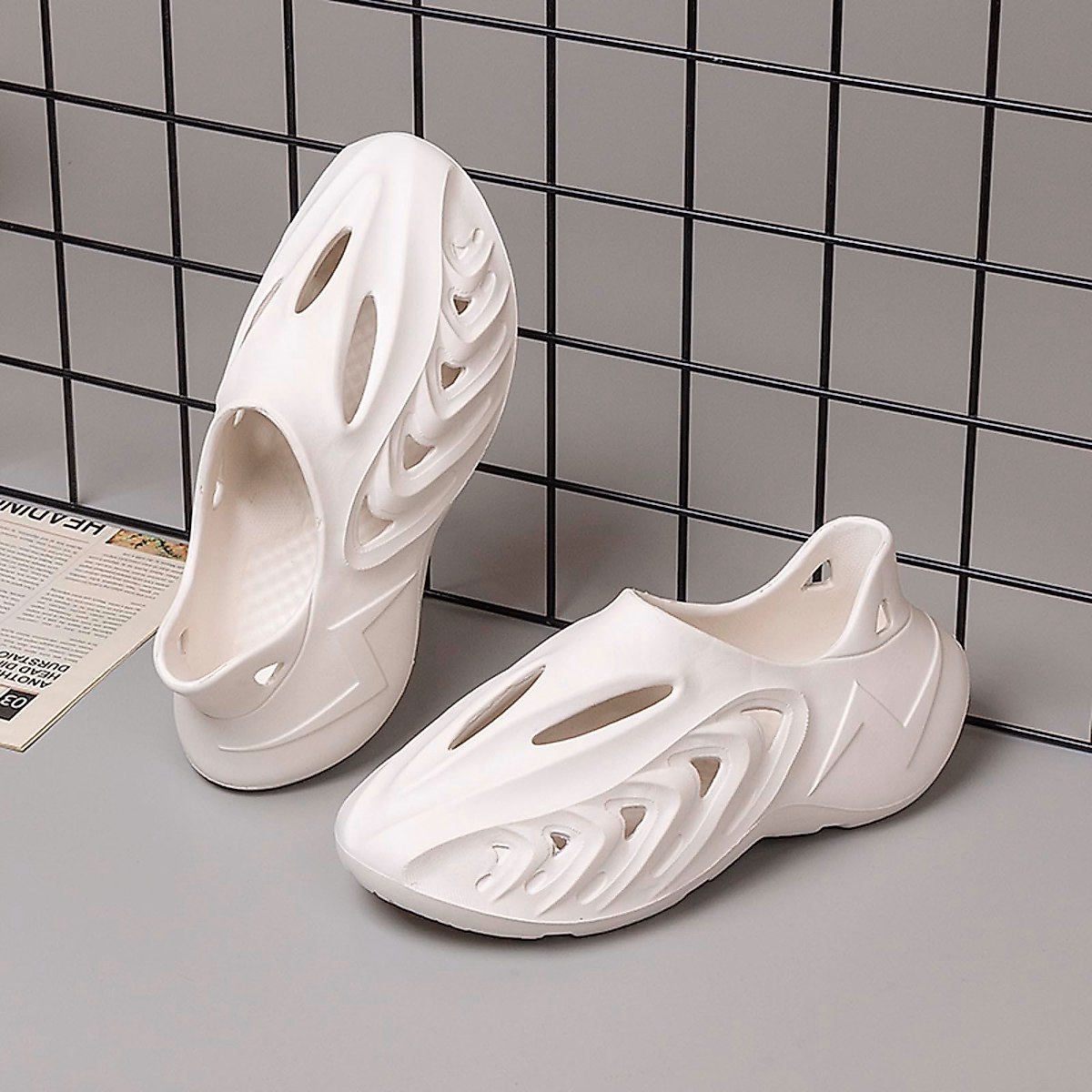 Unisex Foam Runner Sneakers for Men Closed Toe Cloud Slides Pillow Fashion Running Shoes Women Runners Sandals Outdoor Indoor Beach Shoes White