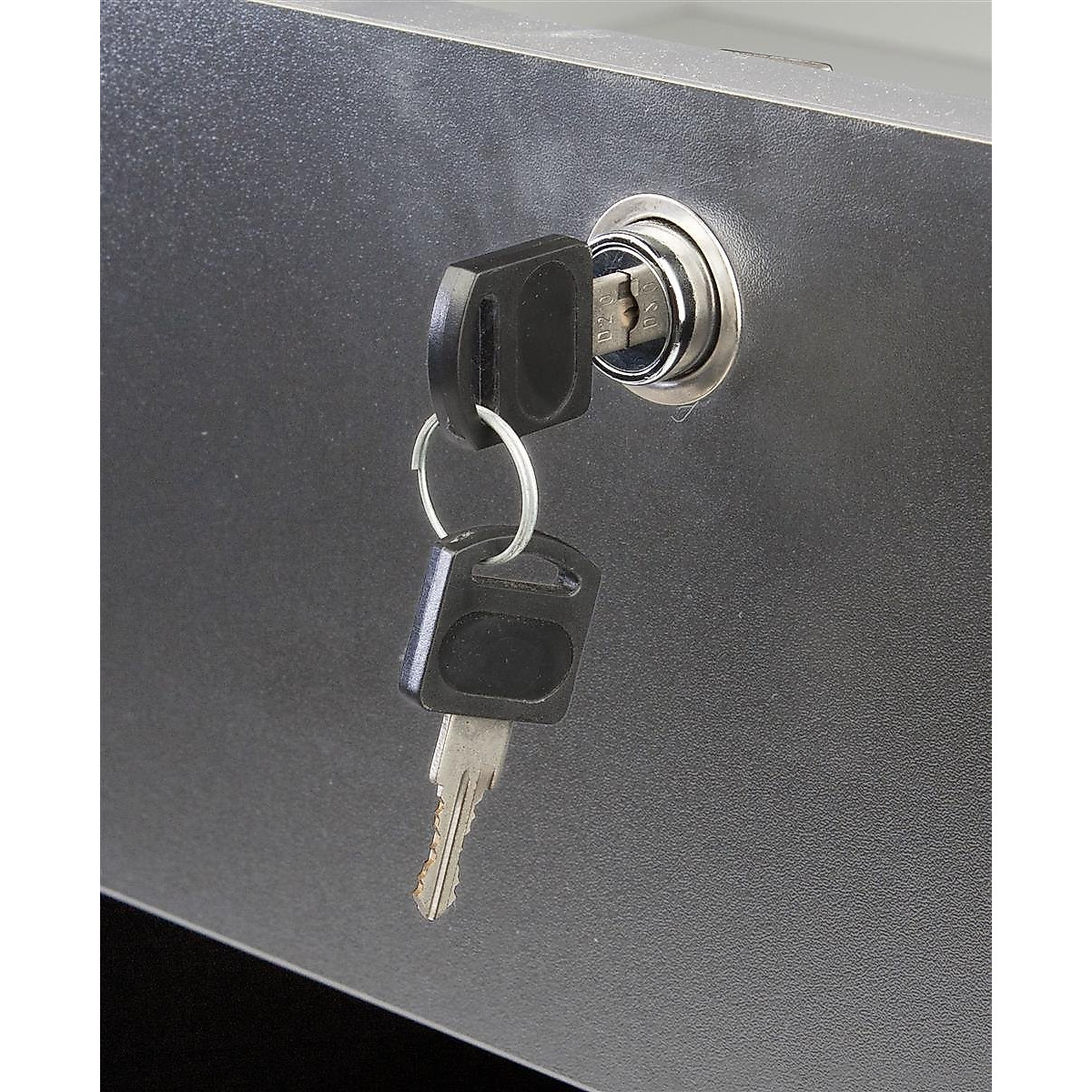 Displays2go, Laminated Registered Stand, Laminated MDF & Aluminum Construction – Silver Finish (JBQCW36)