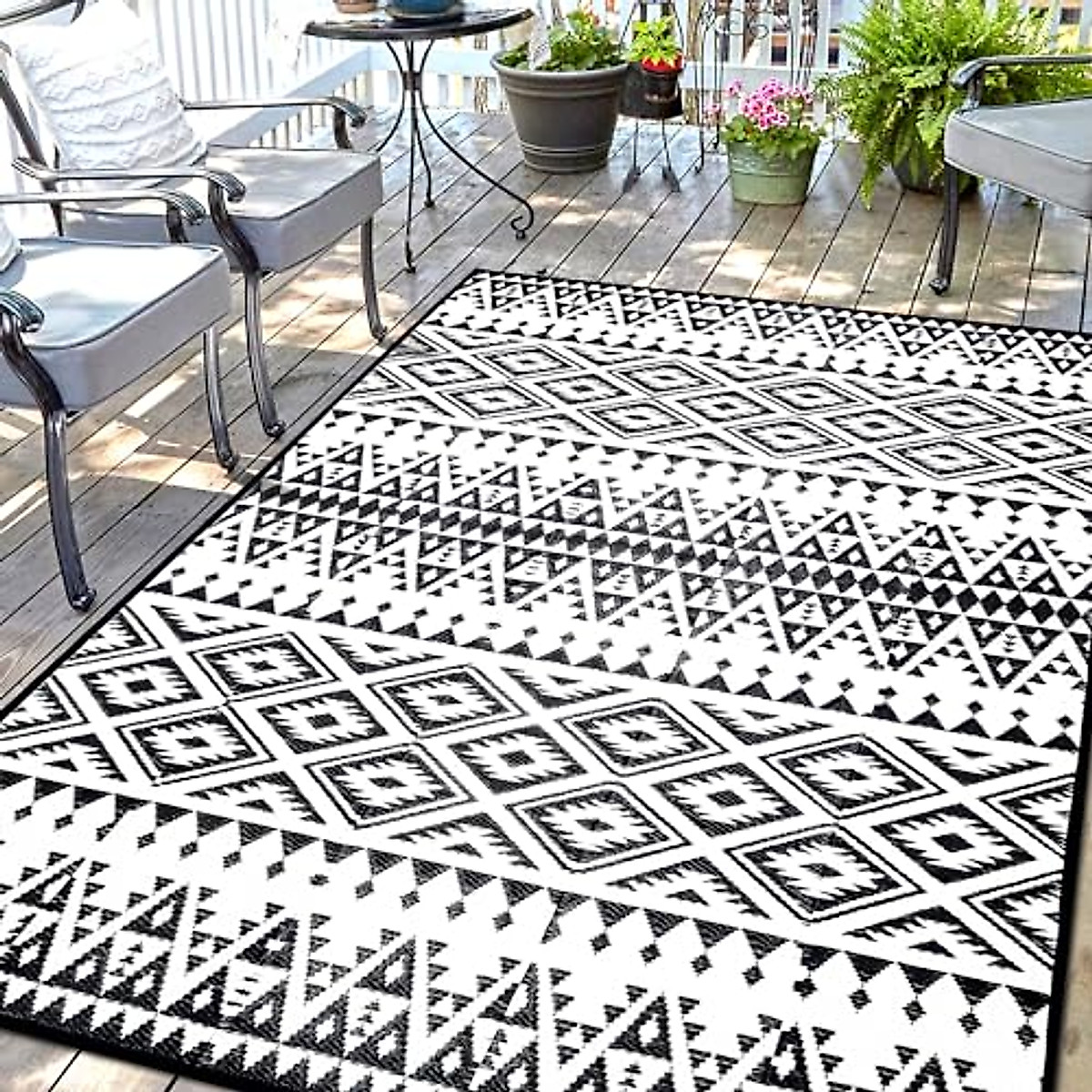 DiiKoo Outdoor Rug Mat for Patio, 6x9ft Waterproof Reversible Plastic Straw Rugs, Camping Carpet Area Mats for RV, Porch, Deck, Backyard, Balcony, Camper, Picnic, Beach, Trailer, Black & White