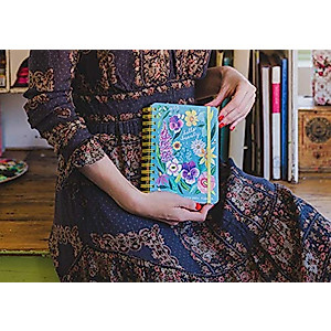 Katie Daisy 2021 On-the-Go Weekly Planner: 17-Month Calendar with Pocket (Aug 2020 - Dec 2021, 5" x 7" closed): Hello Beauty