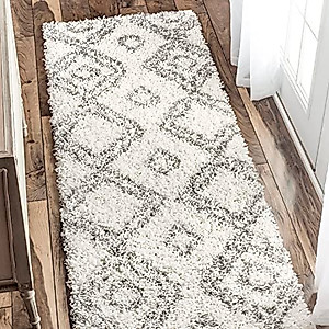 nuLOOM Iola Geometric Shag Runner Rug, 2' 8" x 8', White