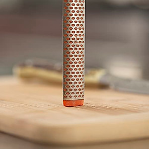 Smith’s 3001 10” Oval Diamond Sharpening Steel Rod – Grey – Oval Design – Rubber Grip Handle – Plastic Sharpening Tip