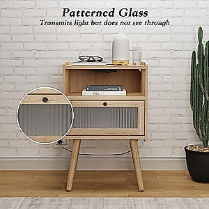 SOOWERY Mid Century Modern Nightstand with Charging Station, Bedside Tables with Glass Door, End Table Side Table with 2 Tiers Storage Space, for Bedroom, Living Room, Natural