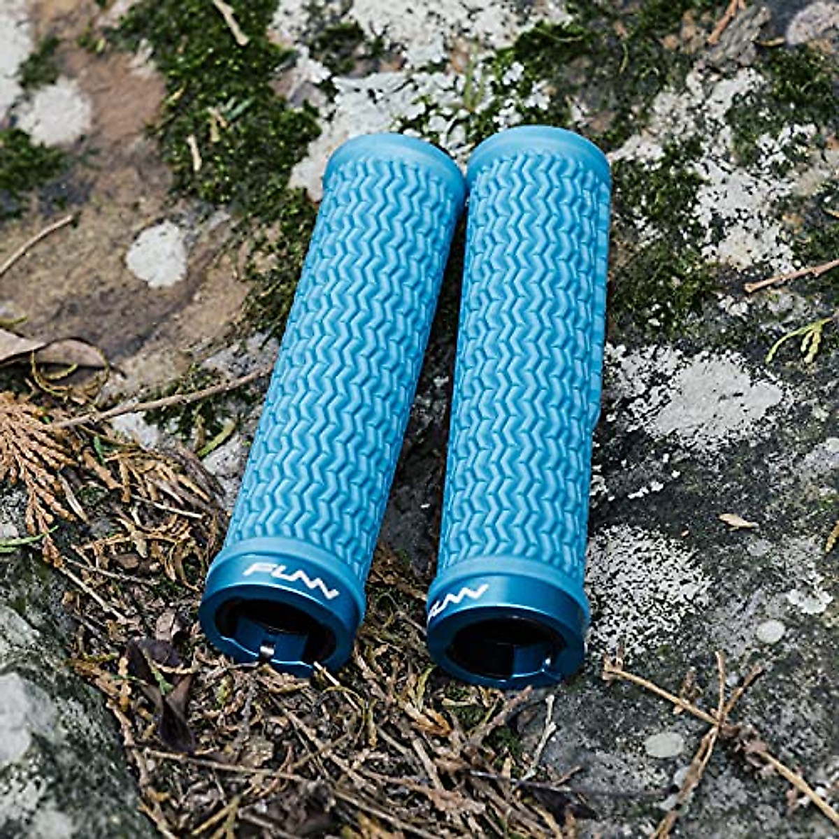 Funn Holeshot Mountain Bike Grips with Single Lock On Clamp, Lightweight and Ergonomic Bike Handle Grips with 22 mm Inner Diameter, Hardened End Bicycle Handlebar Grips for MTB/BMX (Turq)
