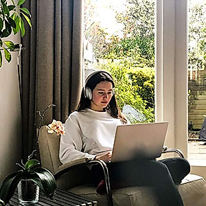 Bose Noise Cancelling Wireless Bluetooth Headphones 700, with Alexa Voice Control, Silver (Renewed)