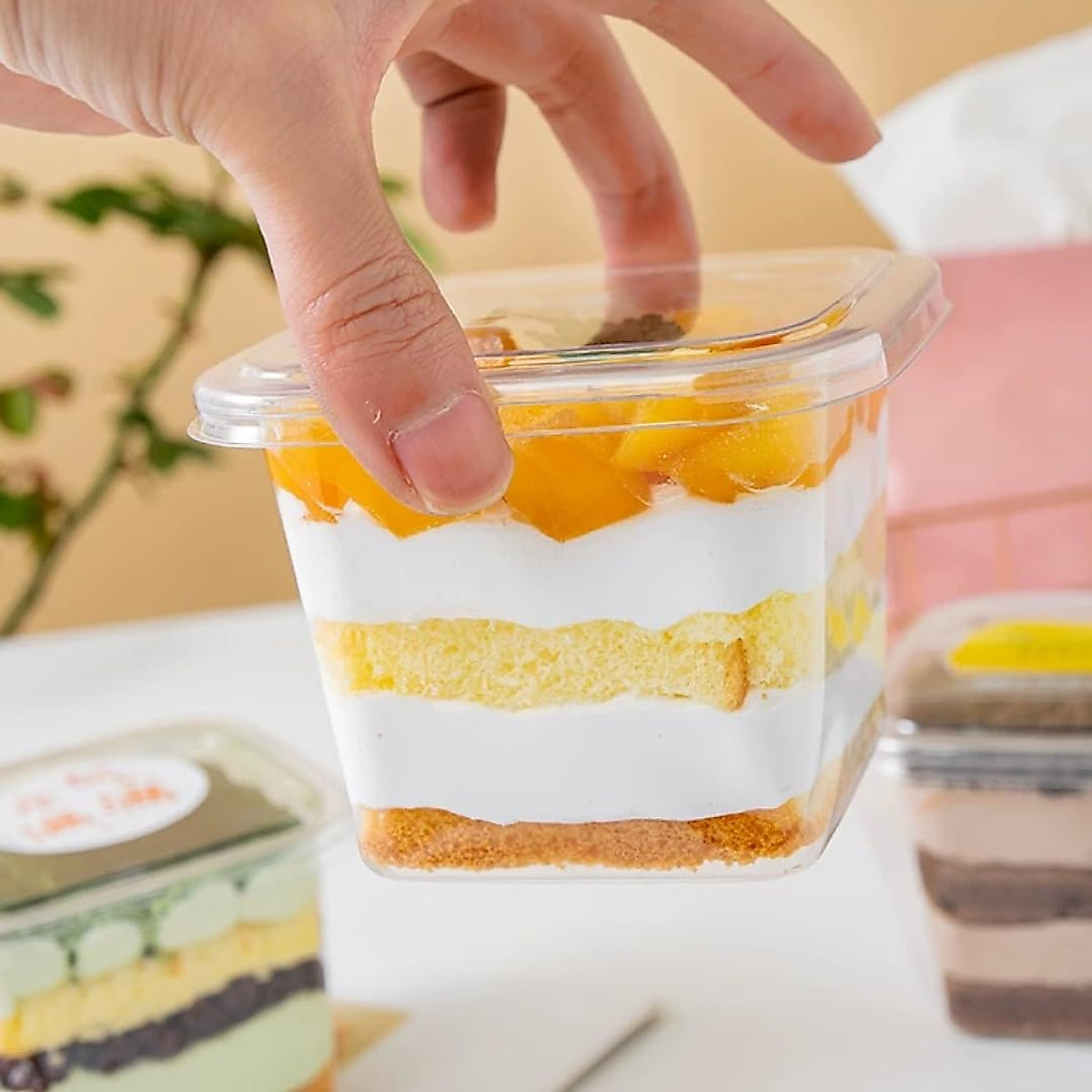 Qeirudu 50 Pack 12 oz Plastic Parfait Cups with Lids and Sporks, Disposable Square Dessert Cups with Lids Cake Containers for Fruits Oatmeal Yogurt Mousse Ice Creams Strawberry Shortcake