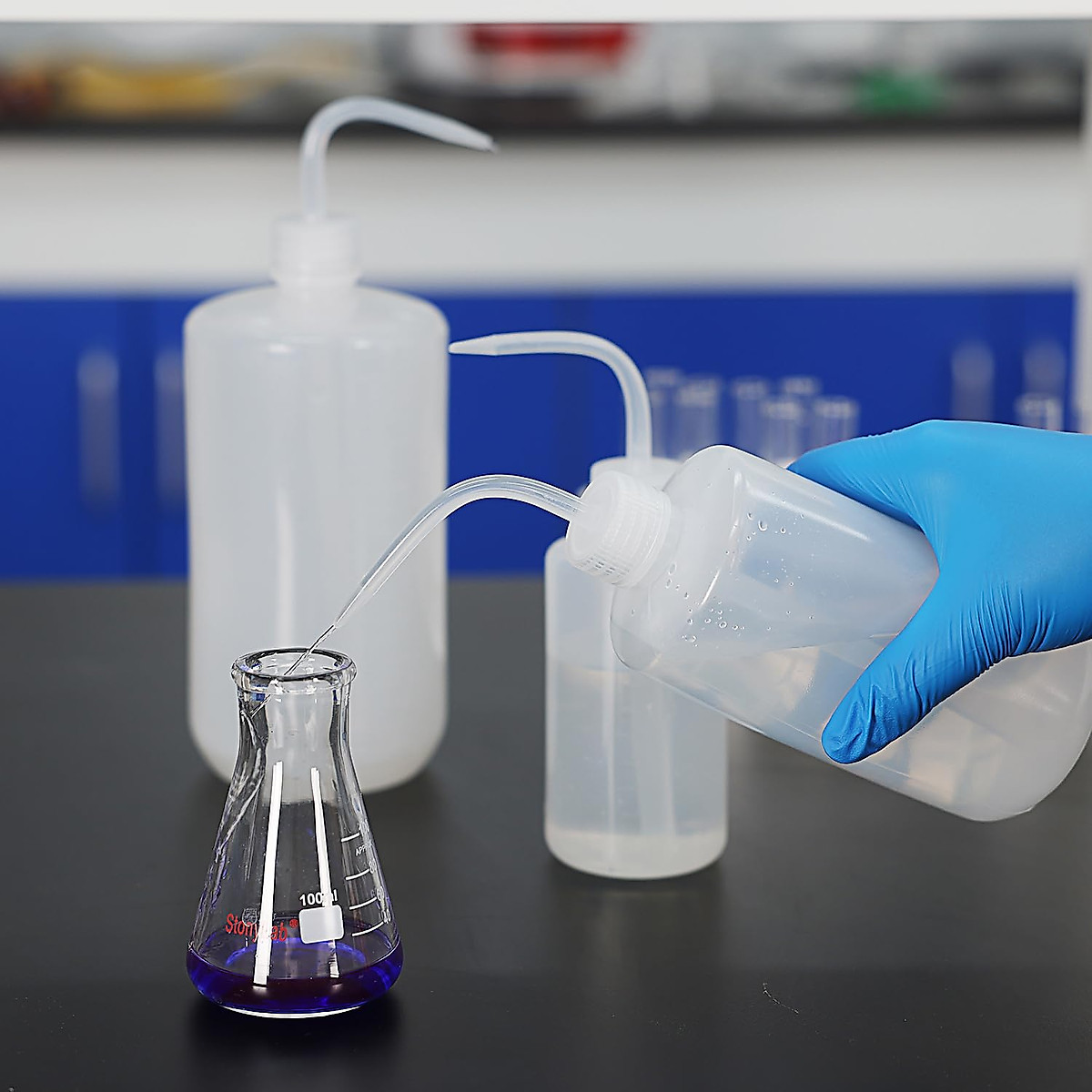 stonylab Chemical Wash Bottle (1-Pack), LDPE Plastic Safety Lab Squeeze Wash Bottle with Narrow Mouth and Scale Labels Squirt Bottle, 250 ml (8 oz)