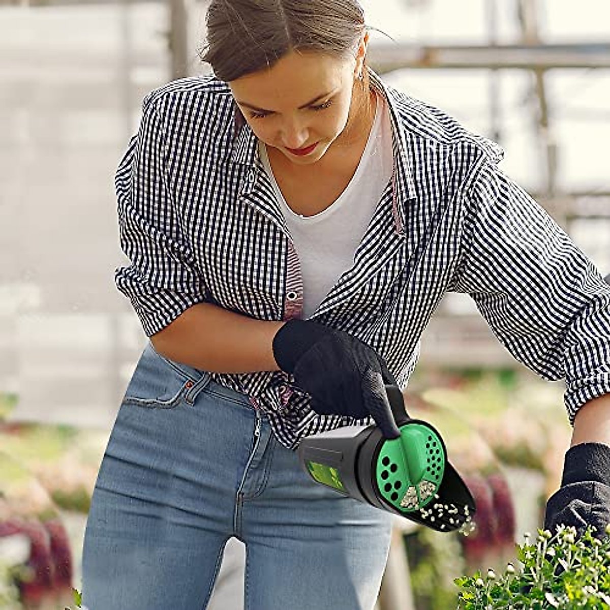 Handheld Spreader - Great for A Variety of Uses, Fertilizer, Grass Seed, Bird Seed - Holds Up to 2.5 L. Add This Handheld Spreader to Your Yard Tools and Garden Tools. Limited time Offer.