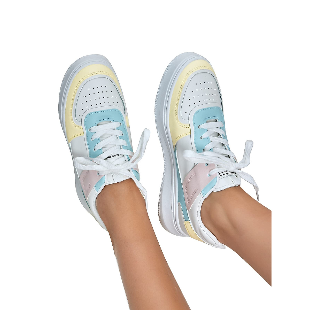 WDIRARA Women's Colorblock Lace Up Front Skater Round Toe Shoes Casual Sneakers Multicolored CN40