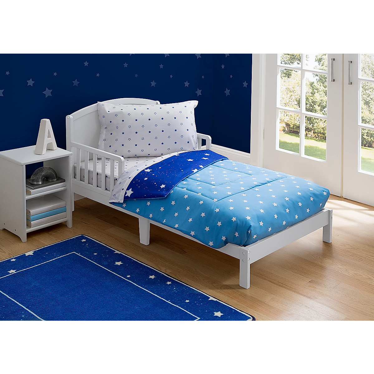 Delta Children 4 Piece Toddler Bedding Set for Boys - Reversible 2-in-1 Comforter - Includes Fitted Comforter to Keep Little Ones Snug, Bottom Sheet, Top Sheet, Pillow Case - Blue Stars