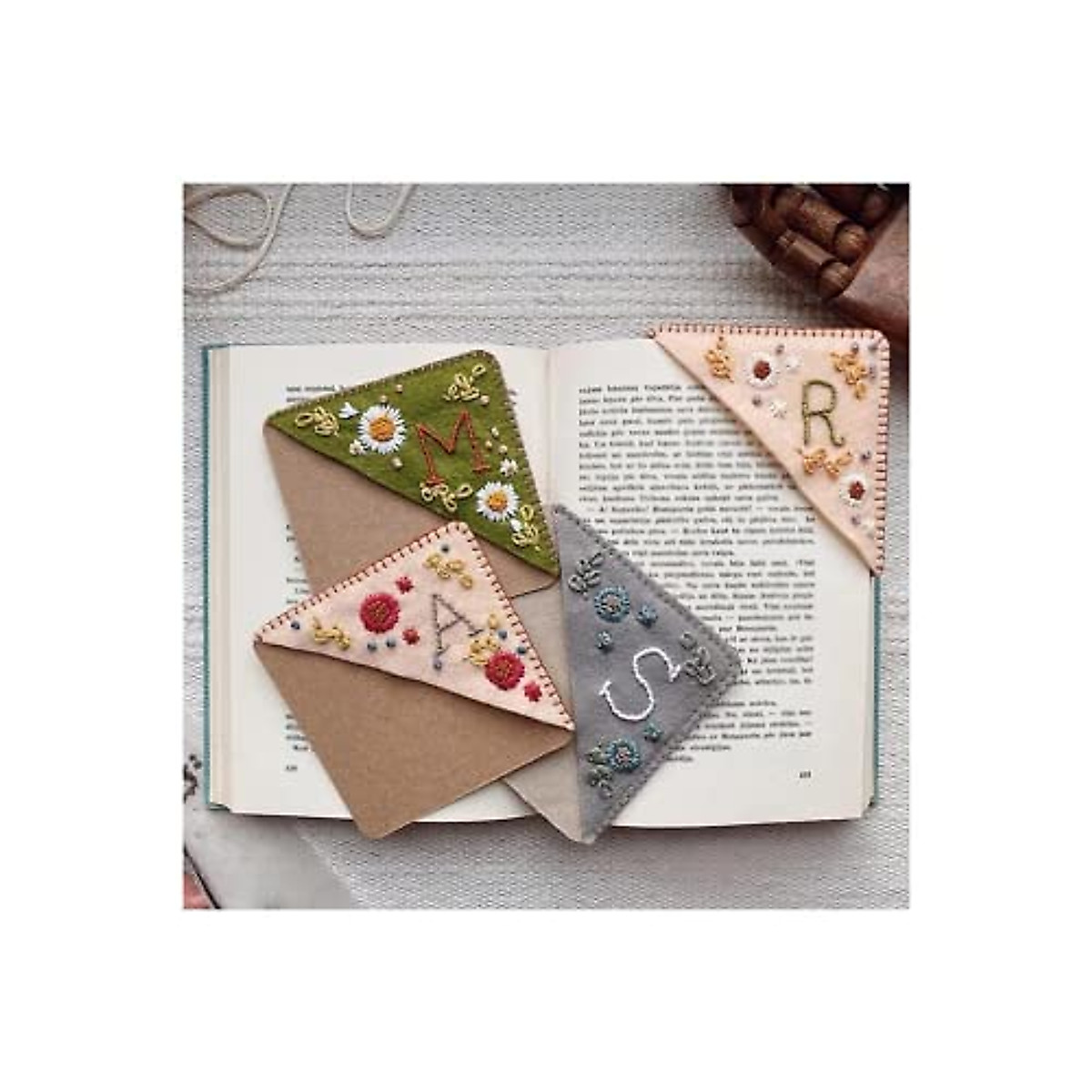 Personalized Hand Embroidered Corner Bookmark, 26 Letters Cute Flower Embroidered Corner Bookmark Embroidery Book Marker Clip for Book Lovers Bookmarks for Reading Lovers Meaningful Gift