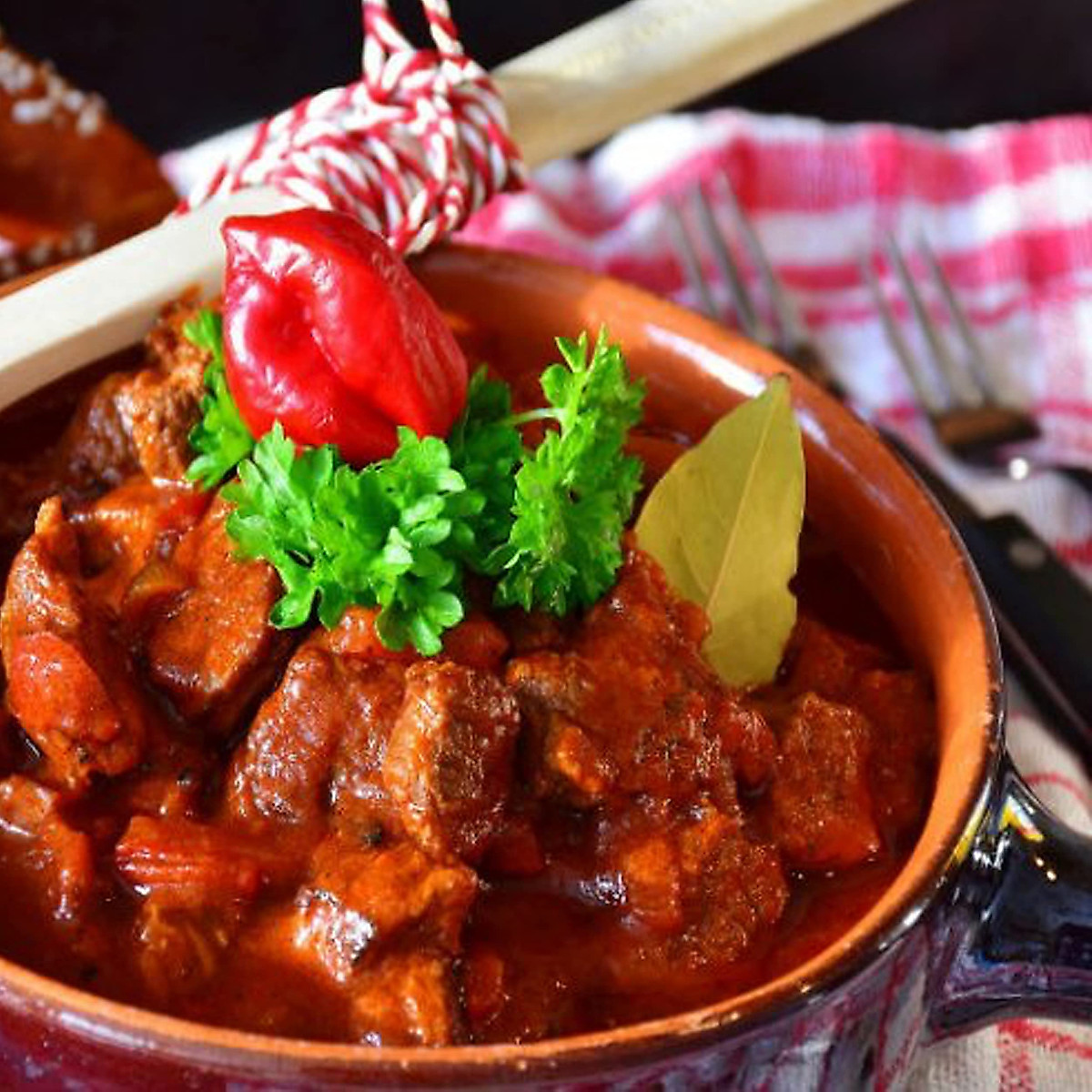 El Gallo Giro Asado de Puerco (7.8 oz) - Seasoned Pork Chunks with Chili Sauce - Heat and Serve - No Preservatives - Keto Friendly