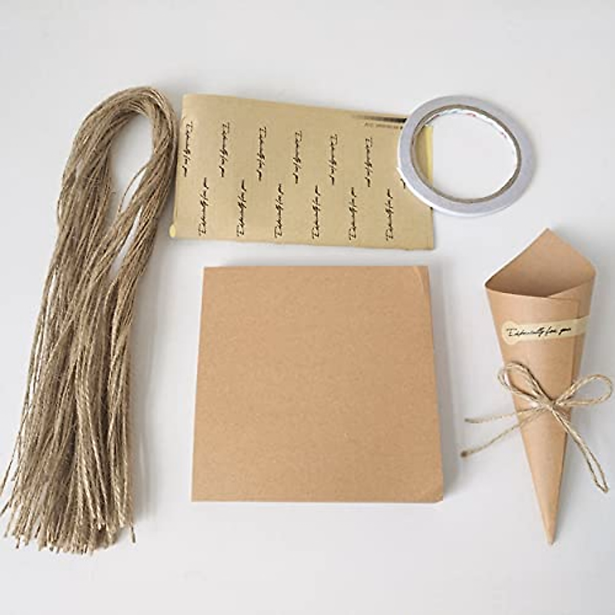 50Pcs Kraft Paper Cones Bouquet Wrapping Paper Cones Wedding Confetti Candy Gift Flower Paper Cones Holder with Hemp Ropes for DIY Wedding Table Decor Party Gift Packaging, Brown