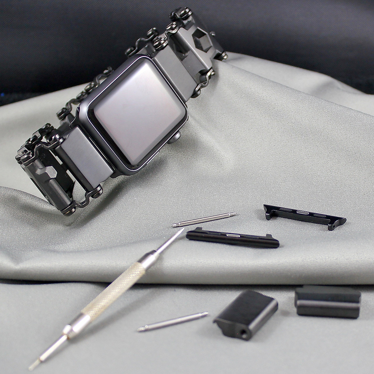 Link- watch adapter compatible with LEATHERMAN TREAD - Black (Lug size 26mm, Black, TREAD)